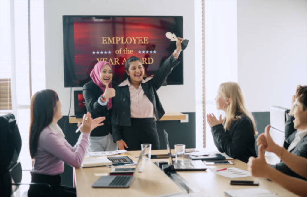 How to Craft Meaningful Employee Awards Programs - Technology for Learners